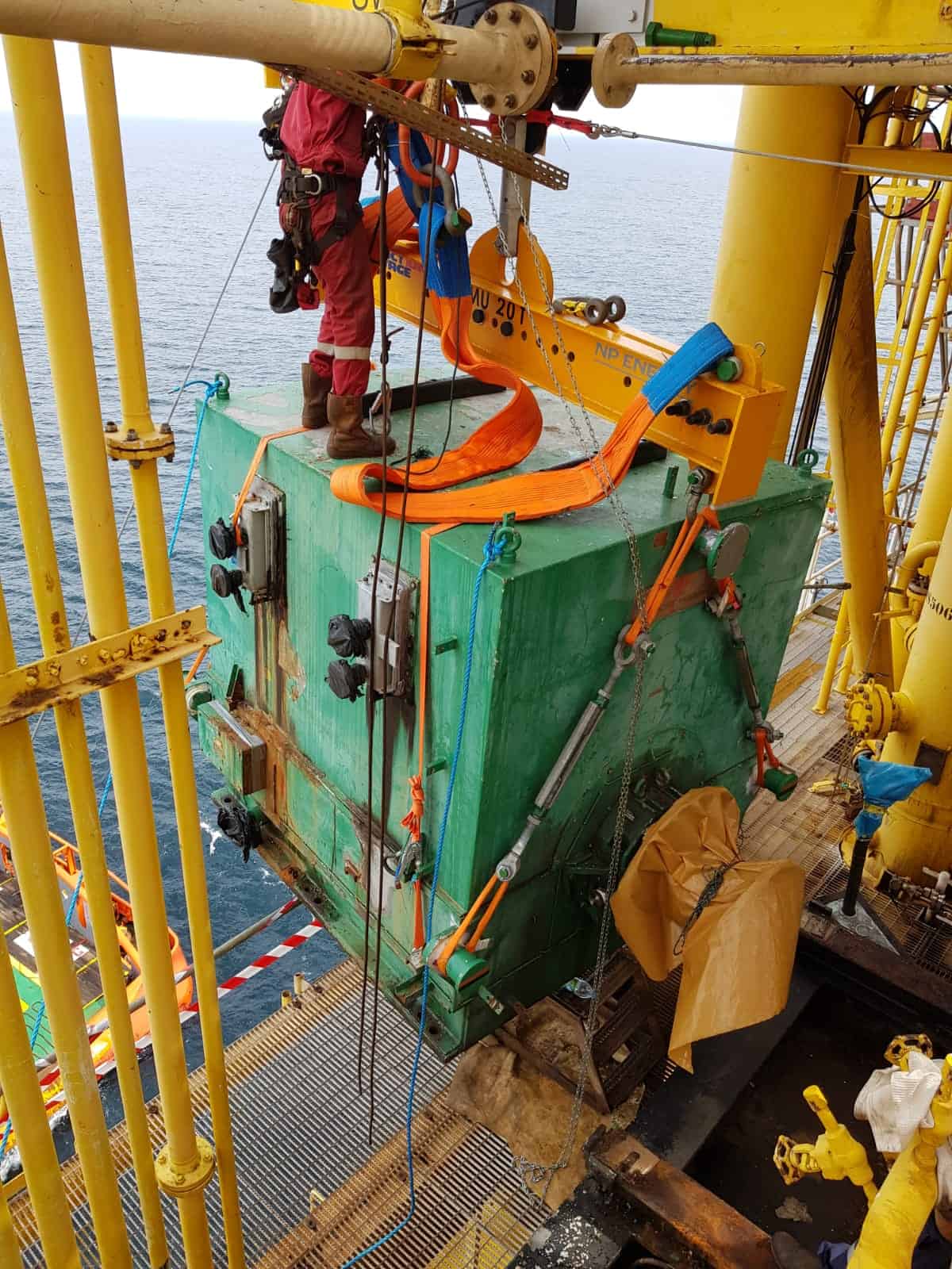Motor Removal Offshore Angola – Thunder Cranes